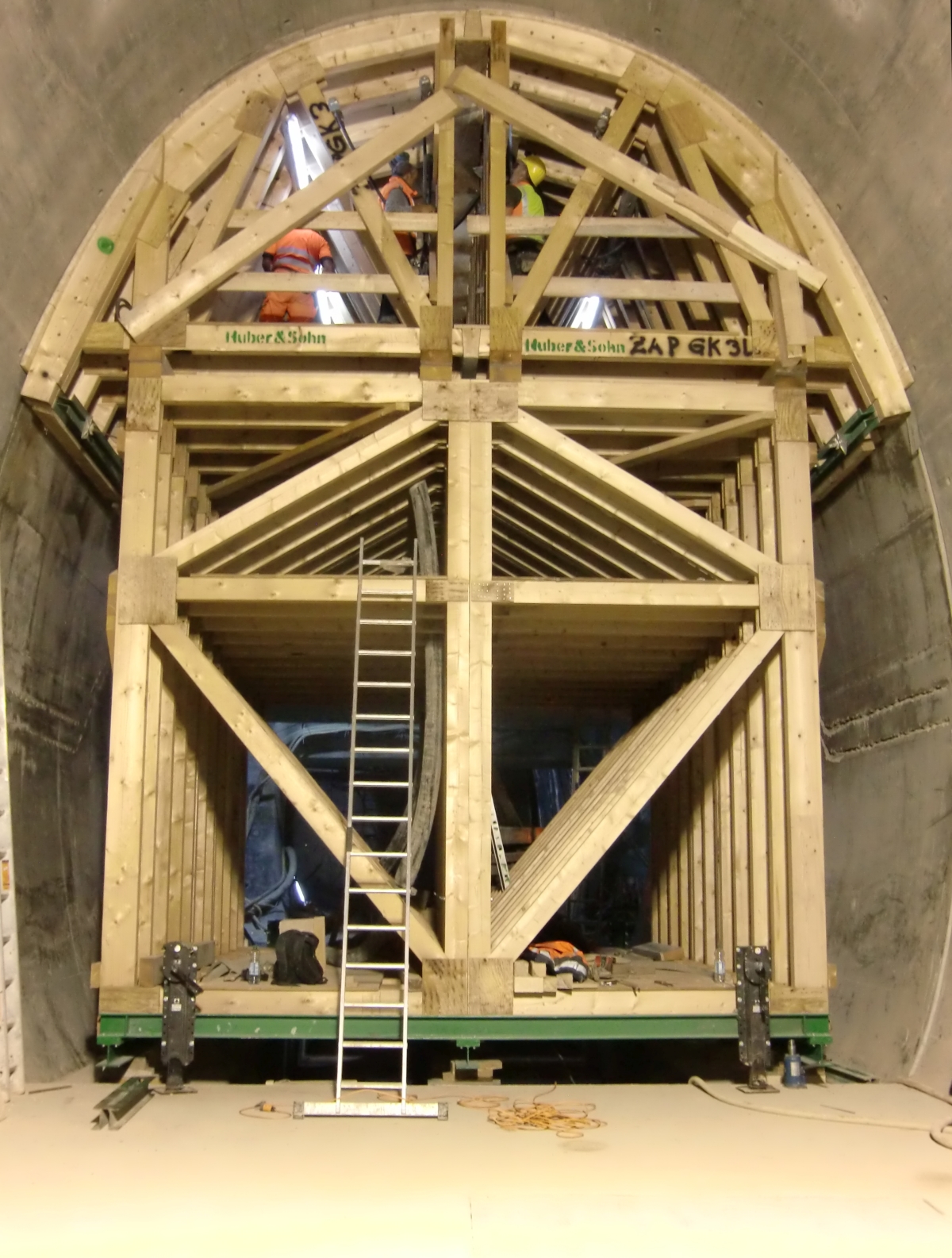 Custom Timber Formwork for the Feuerbach Tunnel - tunnel