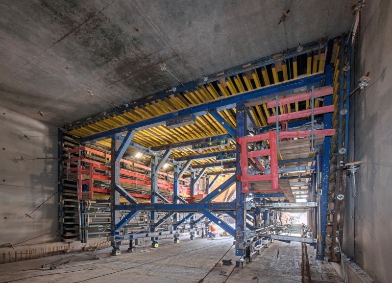 Hahnenkamp Tunnel: Tunnel Outer Walls and Trough Walls largely ...